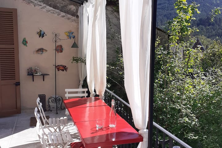 Ravissante Maison De Ville Avec Terrasse Et Jardin - Die