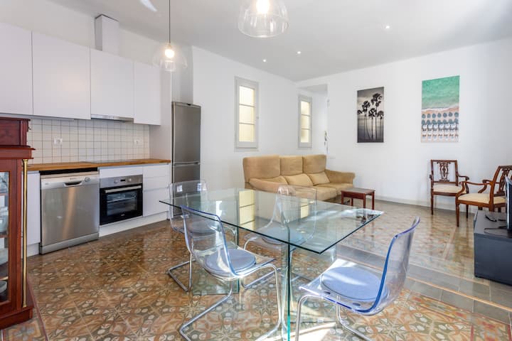 Large Sunny Apartment In Barcelona - Barcelona