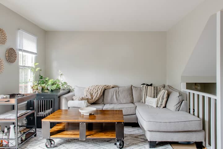 Cozy Bedroom Oasis With Private Patio + Fire Pit - Charlottesville, VA