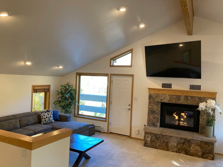 Sunny Vail Mountainside Getaway Amazing Location - Vail, CO