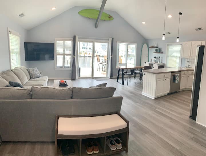 3-bedroom Waterfront Home W/ Dock, 10 Min To Beach - Point Pleasant, NJ