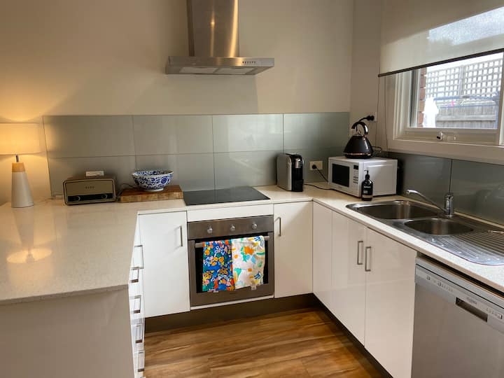 Lovely Quiet Unit In The Heart Of Old Torquay - Great Ocean Road