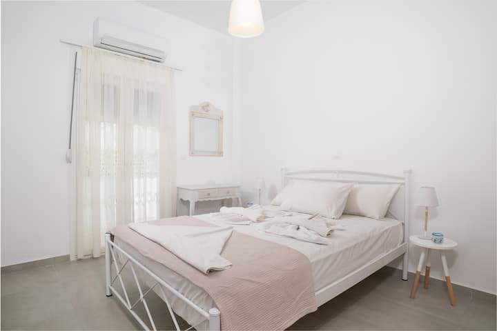 Naxos Apartment For 8 People With Sea View - Cyclades