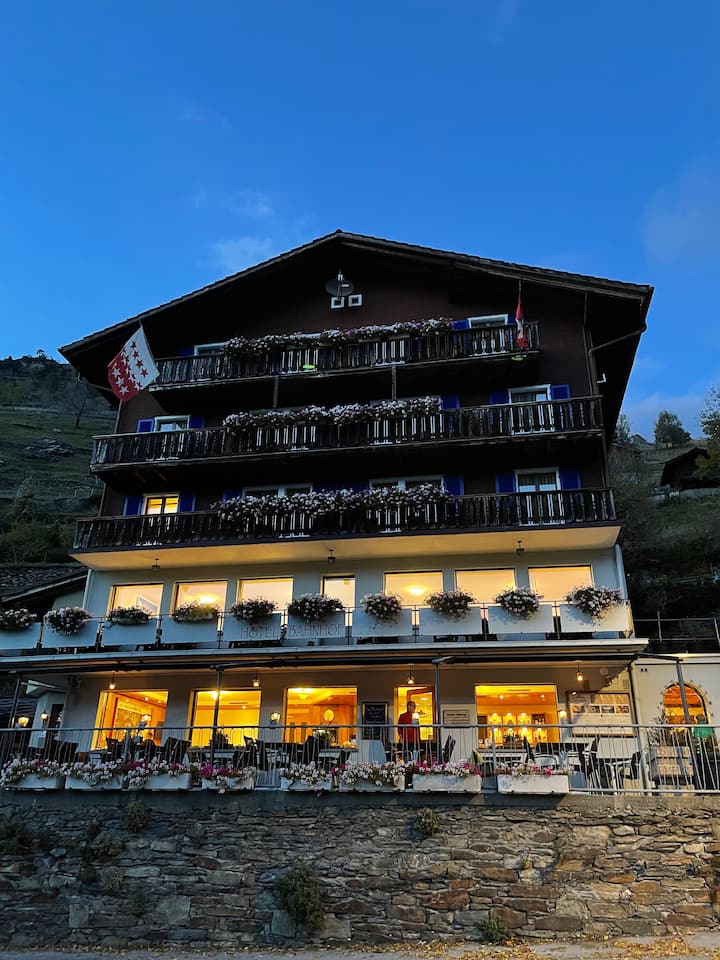 Privatzimmer 3 Bett Mit Dusche Wc & Tv Im Zimmer - Belalp