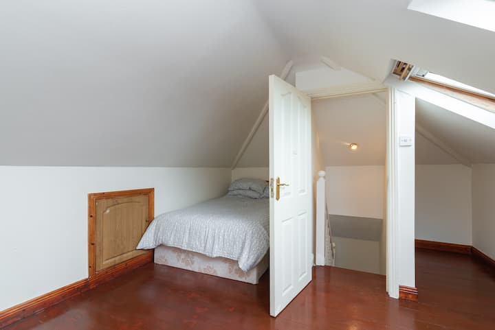 Great Home In Lucan 5 Bedrooms - Celbridge
