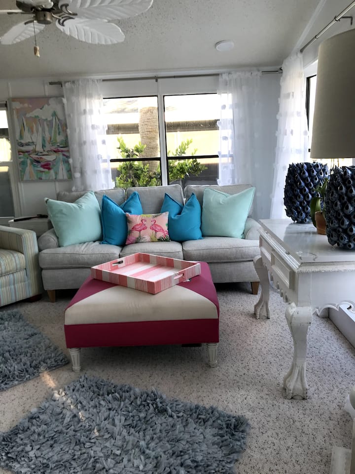 The Pink Flamingo Beachcottage, Fort Myers Beach . - Fort Myers Beach, FL