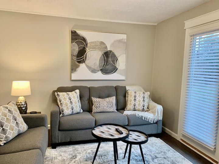 Enjoy A  Spacious Gem Near Keeneland, Uk & Town! - Lexington, KY