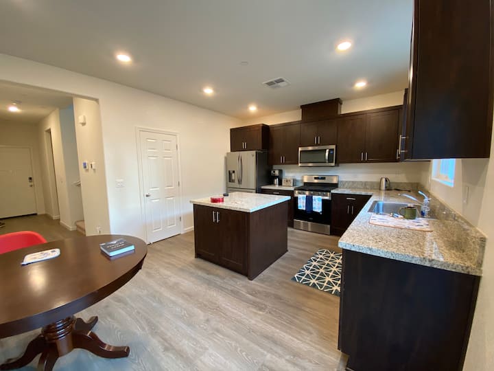 Brand New Entire 4br/3bath House For Your Pleasure - Fairfield, CA
