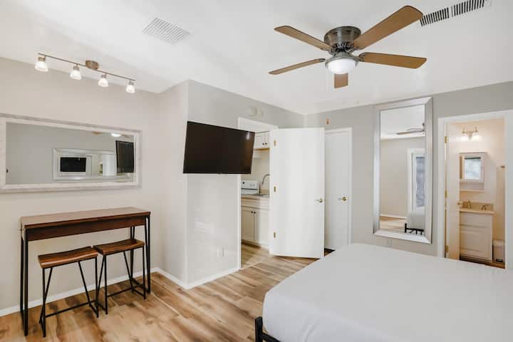 Bentwood Guest House In Upscale Ne Heights Home. - Albuquerque