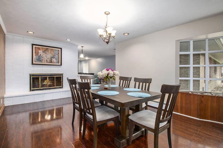Spacious 4br Ranch - Central Location - Garage! - Lansing, MI
