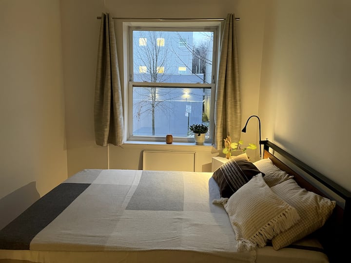 Private Room & Bathroom In Spacious Bushwick Apt. - New York