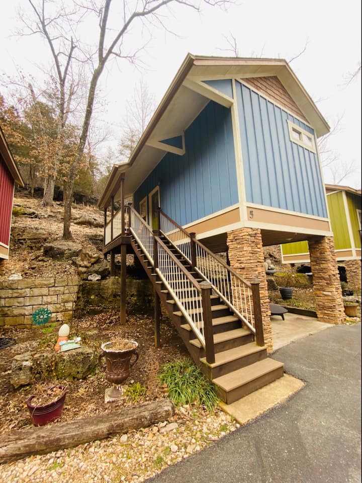Blue Jay Cottage: Treehouse #5 - Arkansas
