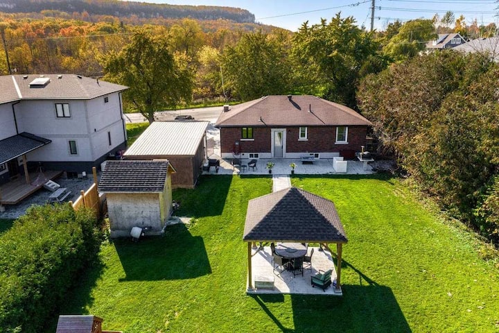 A Beautiful Bungalow Near Kelso Lake / Ski Resort - Milton