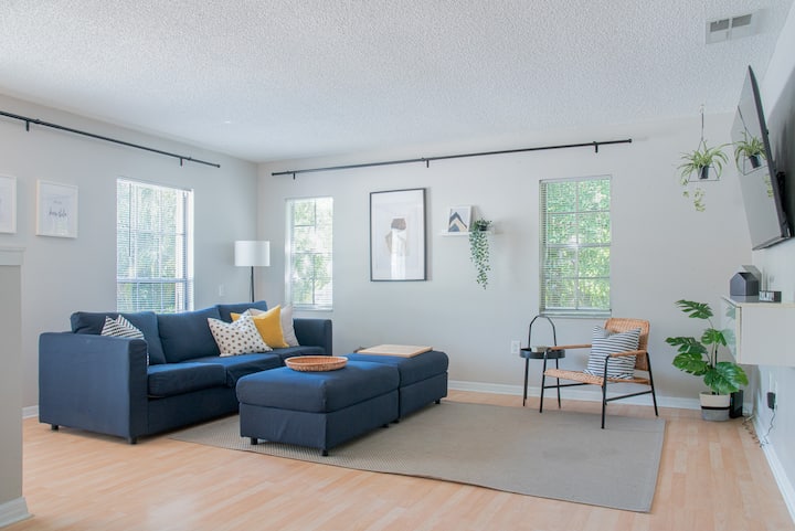 Fall Fun+sun Here! King Bed + Beach Mins Away! - Sarasota, FL