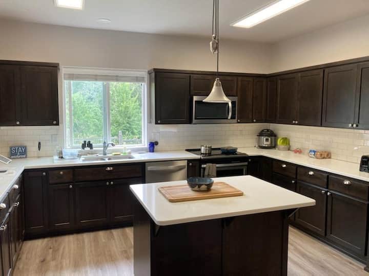Newly Remodeled 3 Bedroom, 2 Bath, 2mi To Hayward - Eugene, OR