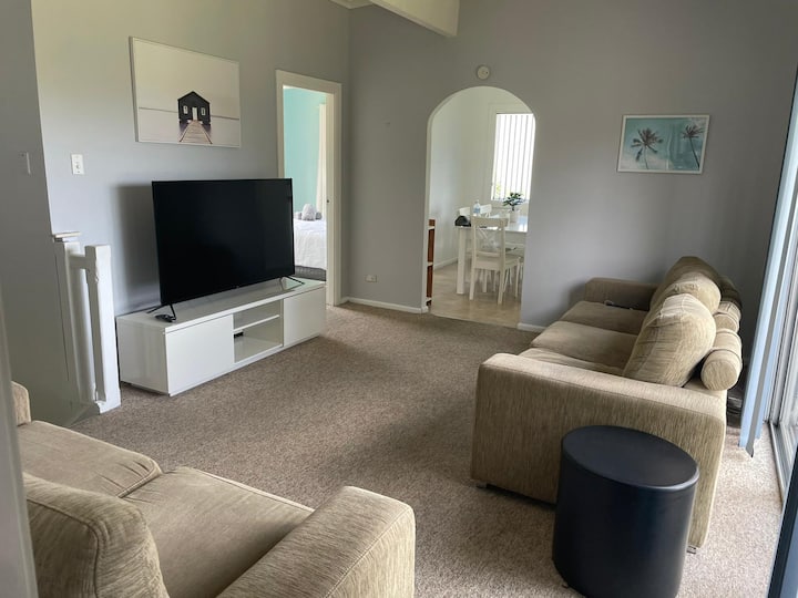 Cheerful 4 Bedroom Home, Close To Beach And Shops - Ulladulla