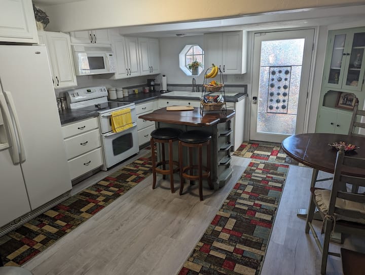 Private Apt, 2bdrms/3beds, 2bathrm, Kitch, Ldryrm - West Valley City, UT