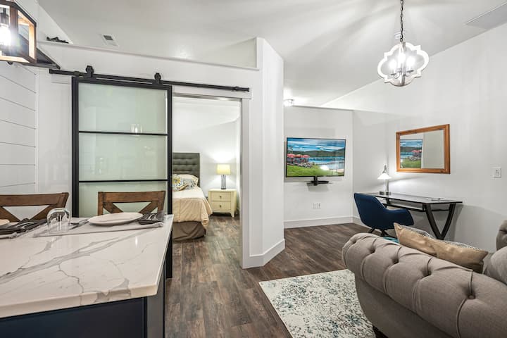 Stylish Loft, Private Patio, Laundry, Parking - Spokane, WA