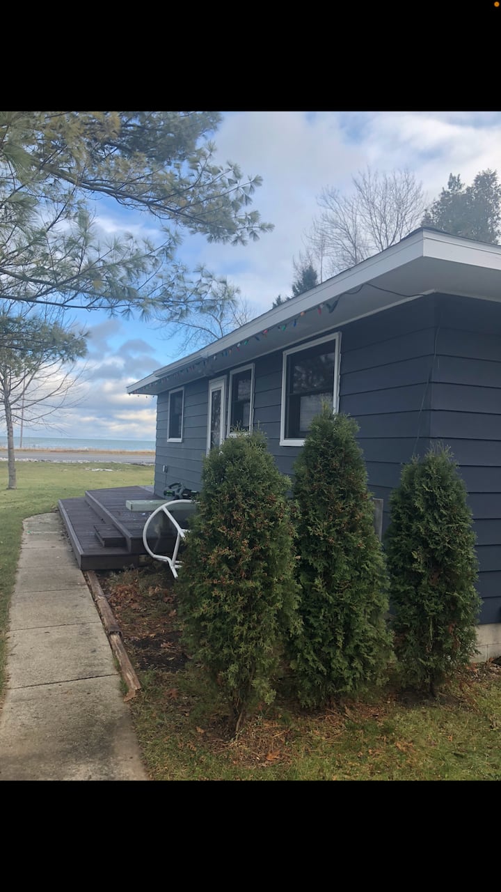 Linda’s Lake Huron Beach House - Oscoda, MI