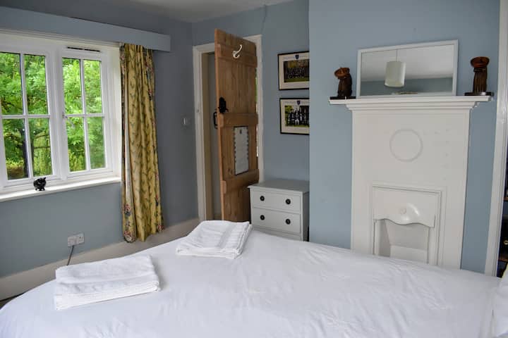 Bright Double Room In Unwins Farmhouse B&b - Saffron Walden