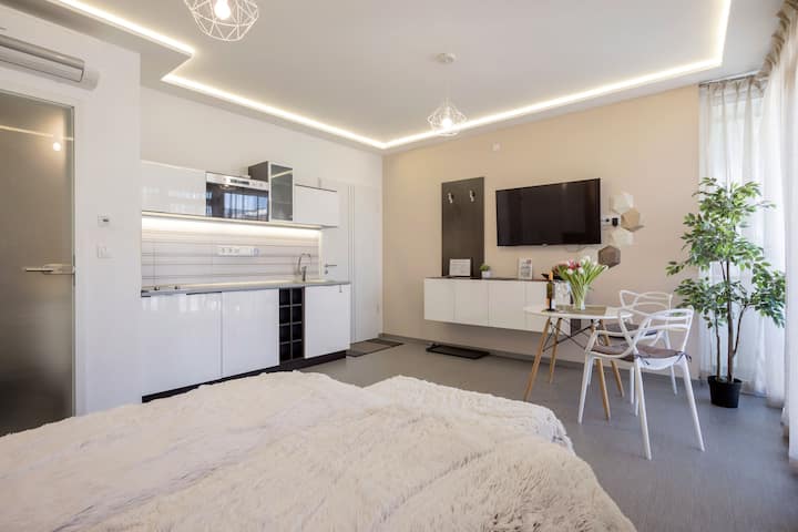 Honey_karinthy26.flats /Self-check-in/ - Budapest