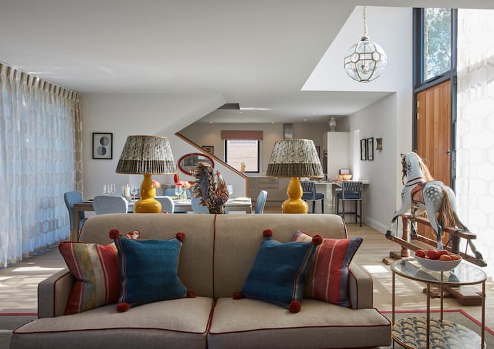 Stunning Contemporary Cotswold Barn Conversion - Bibury