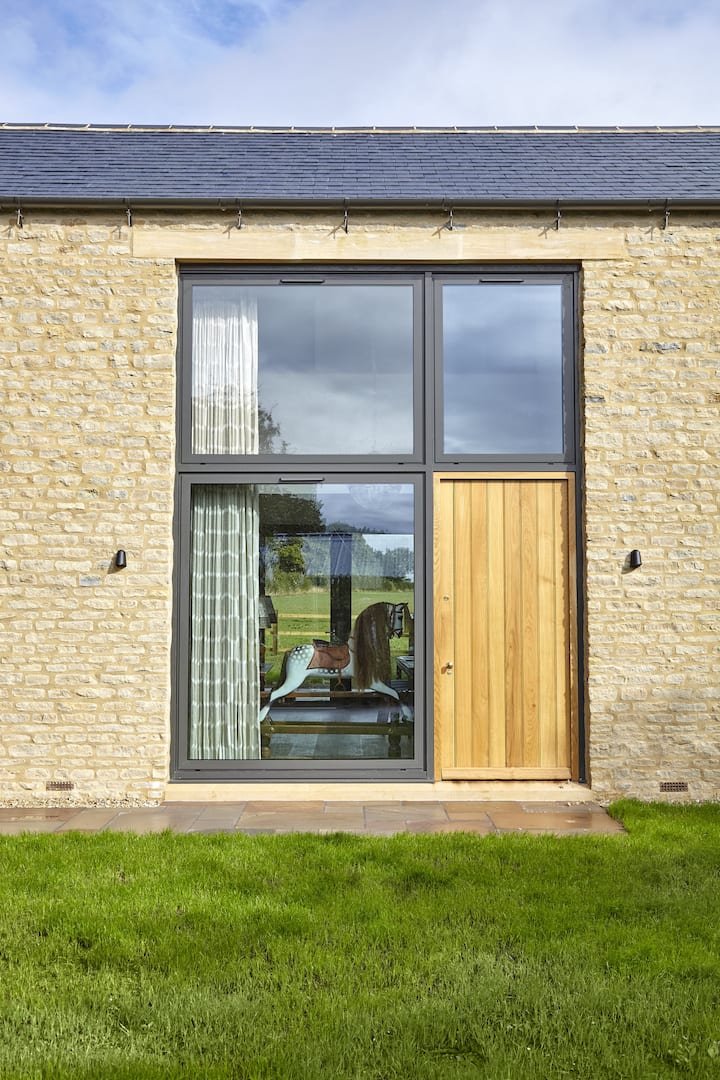 Stunning Contemporary Cotswold Barn Conversion - Bibury