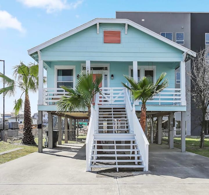 Boho Beach Bungalow/5min To Beach/updated Historic - Galveston, TX