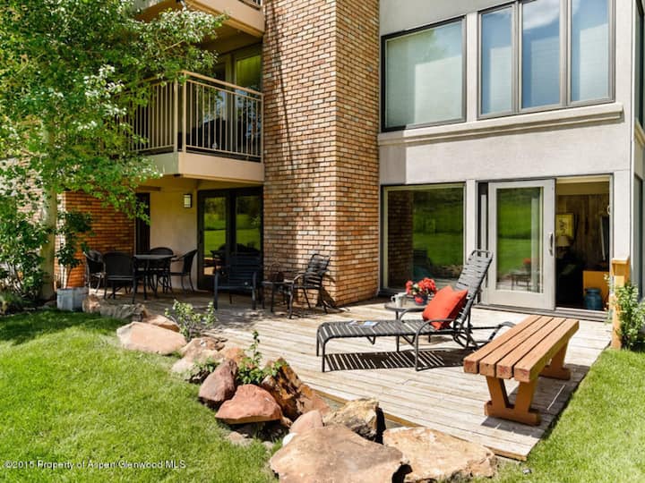 Large 3b+ Condo Near Buttermilk Mtn. - Aspen, CO