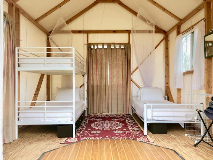 3-season Off-grid Canvas Cabin (3 Bed) - チェルシー, MI