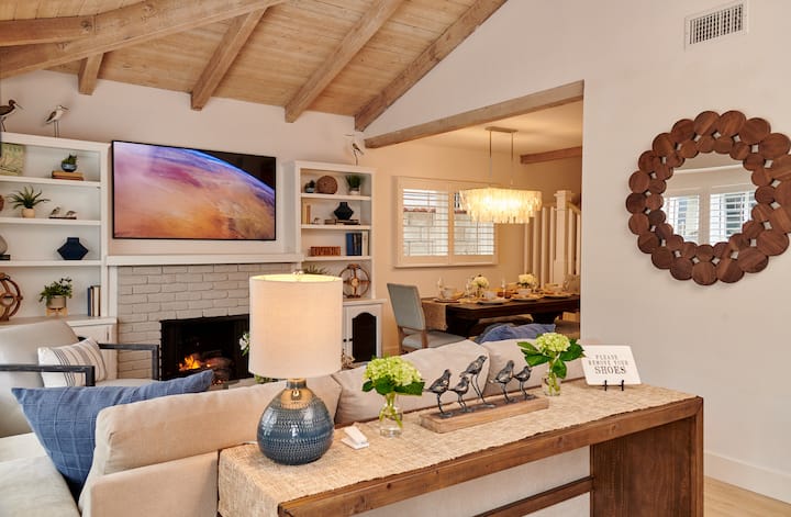 Sandpiper Cottage On Balboa Island - Newport Beach, CA