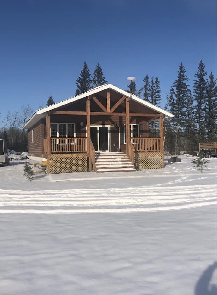 Cozy 3-bedroom Cabin On Open Land. - Manitoba