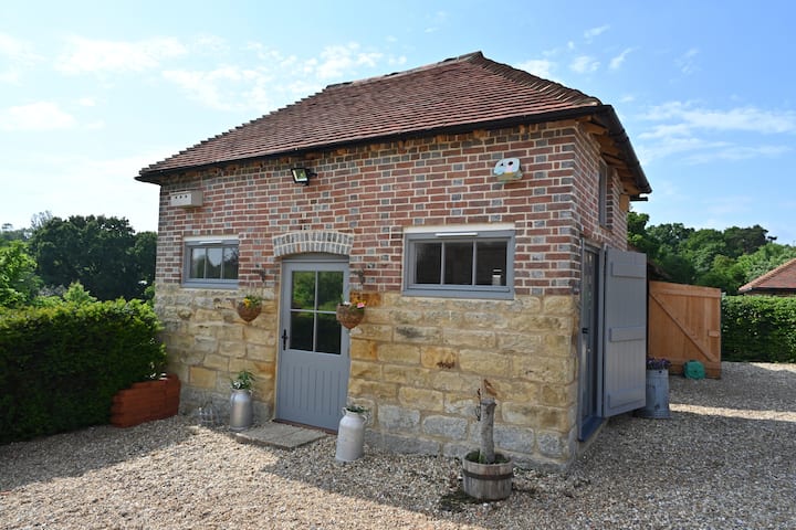 Re-furbished Former Dairy, 100 Yards Gastro Pub - Uckfield