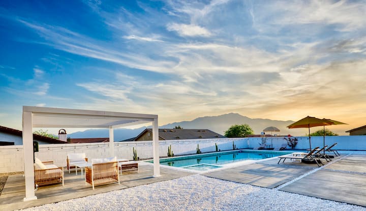 Modern 4br Pool Retreat • Stunning Mountain Views - Desert Hot Springs, CA