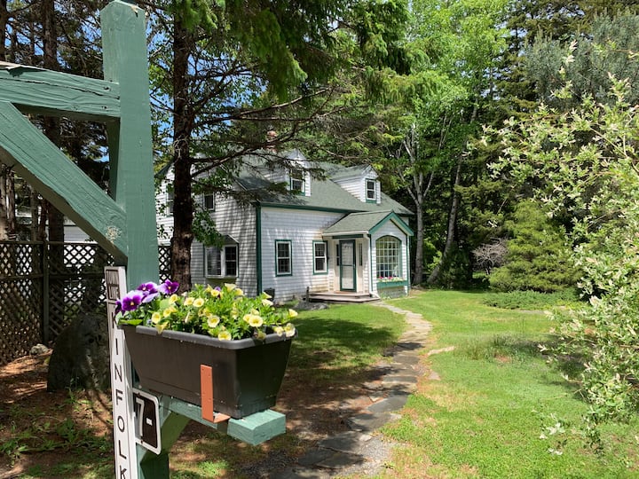 Spacious New England Cape On Mount Desert Island - Maine