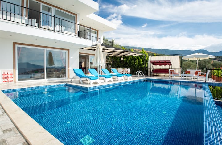 5 Kişilik Doğa Manzaralı Jakuzili Tatil Villası - Kalkan