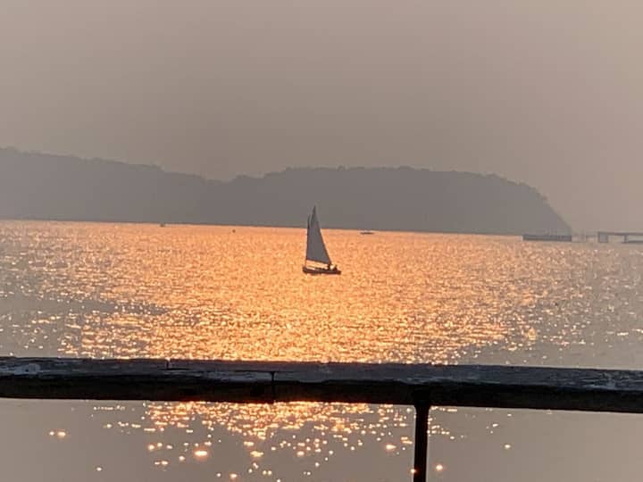 Charming Waterfront 3 Bedroom Cottage - Hull, MA