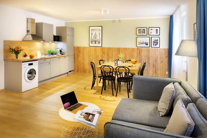 3 Rooms Xxl With Balcony - Bécs