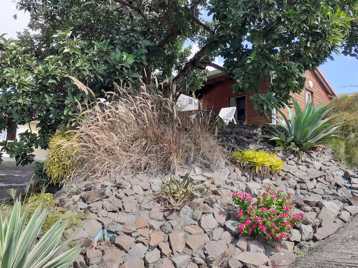 Chaleureux Bungalow Avec Jacuzzi. - Martinique