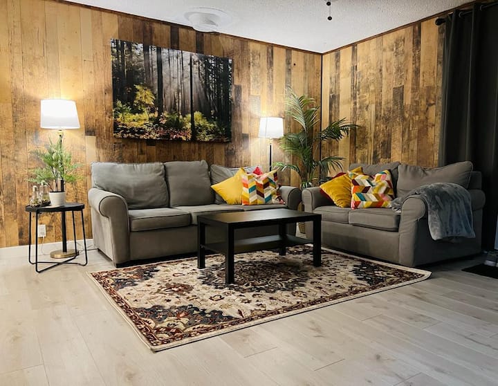 Homey Suite By M & M - Inquire For 2+ Week Stays - - Pincher Creek