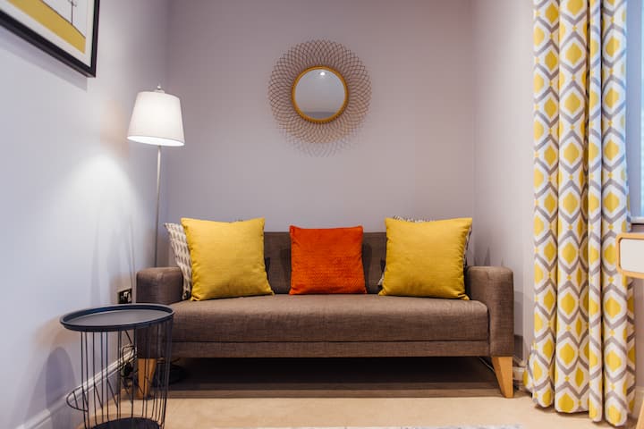 Luxury Bedroom & Lounge, Holistic Therapy On Site - Chester