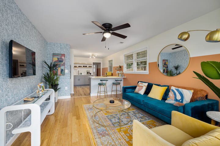 Colorful Renovated Suite, Centrally Located - Raleigh, NC