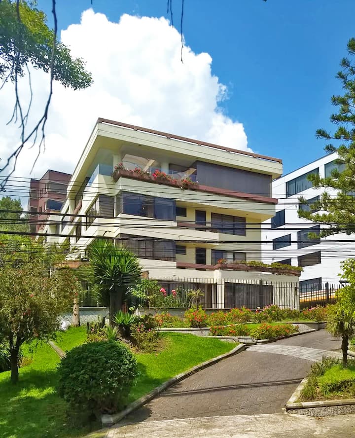 Lovely 3-bedroom With The Best Location In Quito. - Quito