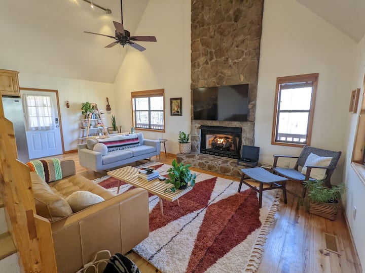Modern Retro Cabin/hot Tub/fast Wifi/pet Friendly - Blairsville, GA