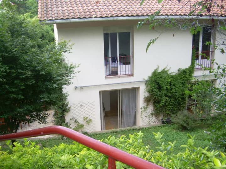 Maison Aux Arènes - 巴約訥