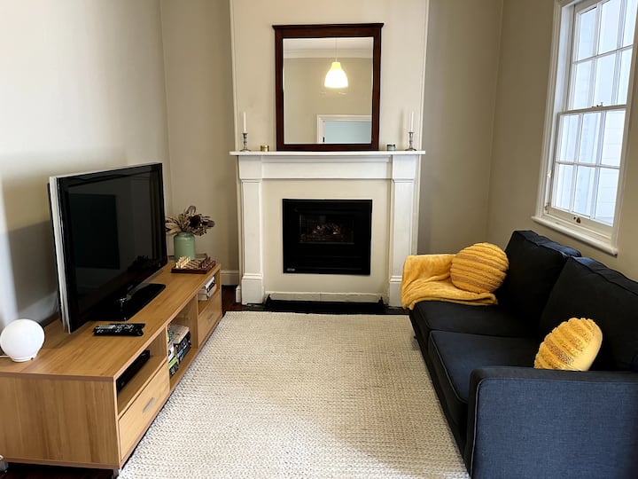 Cosy 3 Bedroom Cottage With Fireplace. - Goulburn