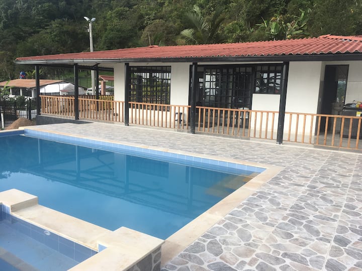 Modern New Vacation House With Pool - Fusagasugá