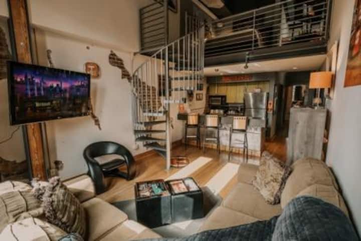 Downtown 210 - Volunteer Loft - Knoxville