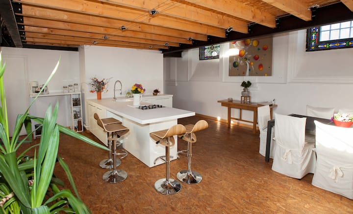 Une Chambre Familiale Dans Un Lieu Insolite - Saint-Saturnin