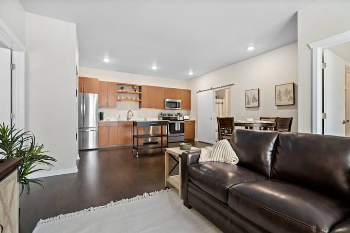 Bright 2bed/2bath Downtown Condo On Tart Trail! - Traverse City, MI